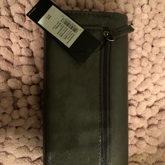 Tahari | Bags | Tahari Wallet | Poshmark